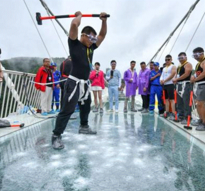 9th wonder of world: China's cracking glass bridges - MacroBusiness